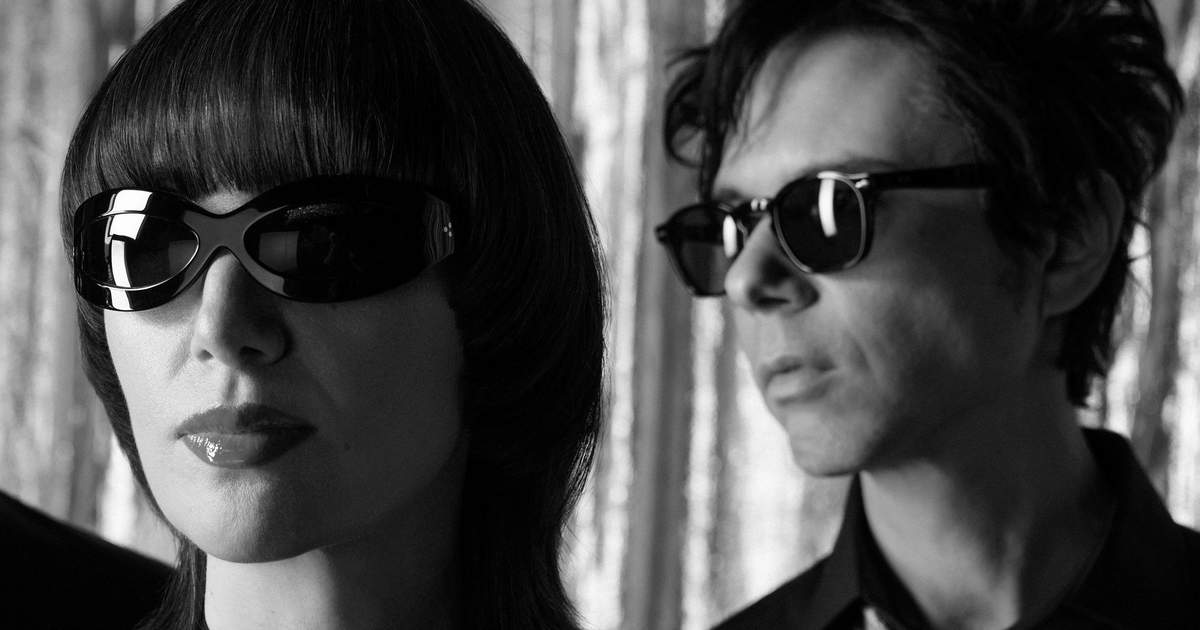 Archives: Bright Lights: Yeah Yeah Yeahs — Triple R 102.7FM, Melbourne ...