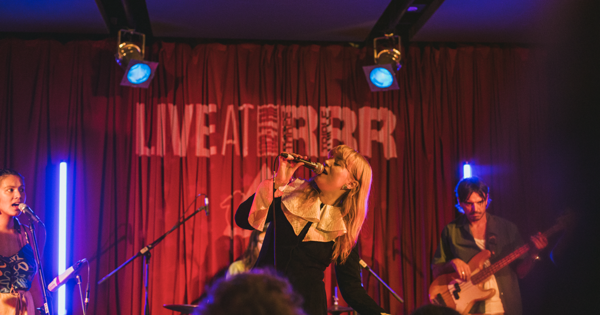Articles: Photo Gallery: Ella Thompson Live at RRR — Triple R 102.7FM ...