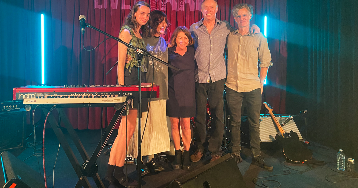 Articles: Photo Gallery: Mess Esque Live at RRR — Triple R 102.7FM ...