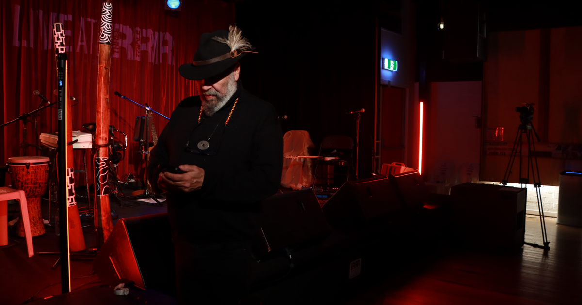 Articles: Photo Gallery: Richard J. Frankland Live at RRR — Triple R ...